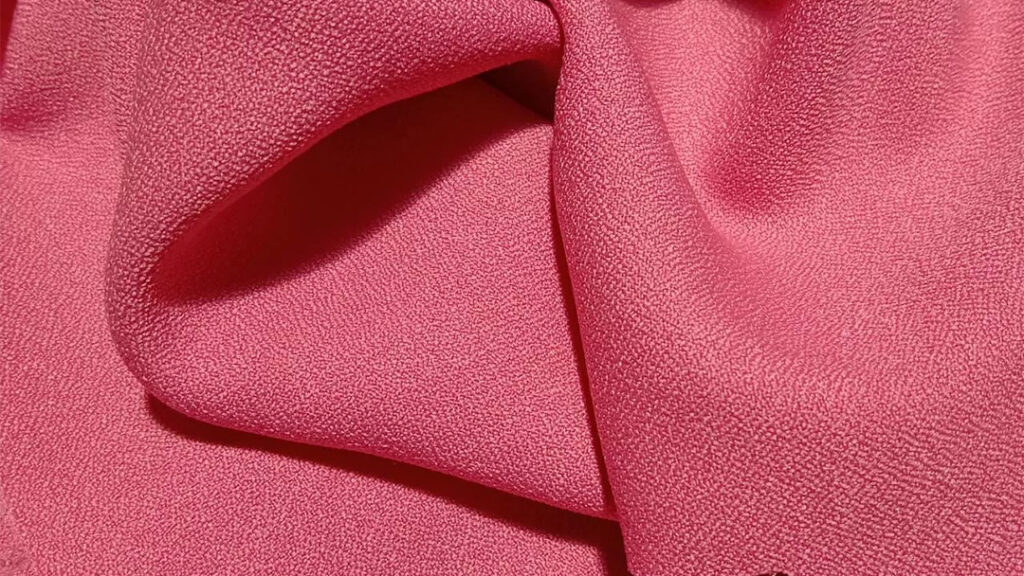 Karakteristik Kain Moscrepe: Jenis, Kelebihan & Kekurangan