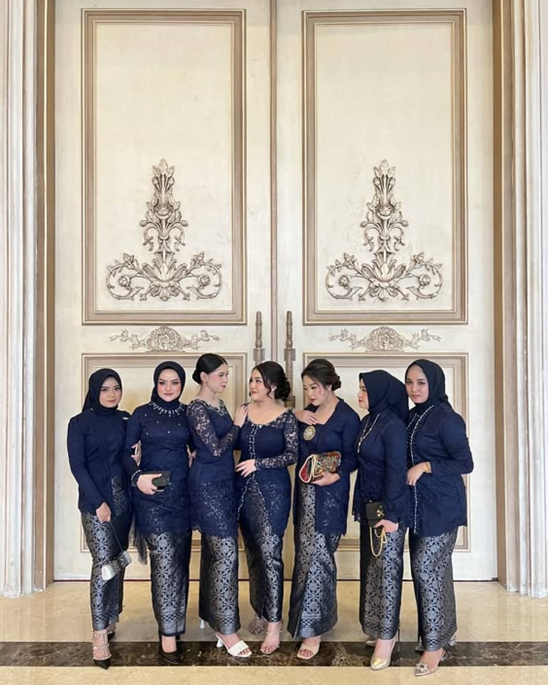 Tips Memadukan Kamen Songket Bali untuk Tampilan Anggun
